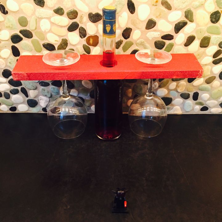 A wood wine buddy is easy-to-make, and easy to give. ‣ MyFixitUpLife