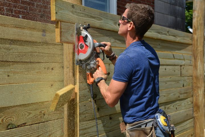 How to build a fence: Crafting a custom look with horizontal planking ...