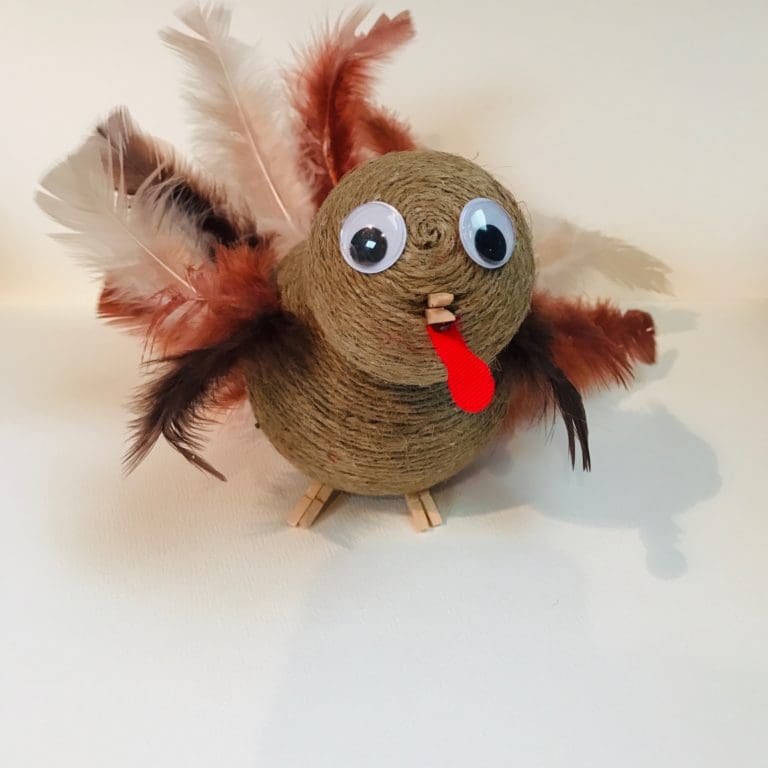 Make an easy turkey craft for Thanksgiving. ‣ MyFixitUpLife