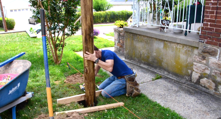 How to place a perfectly plumb fence post ‣ MyFixitUpLife
