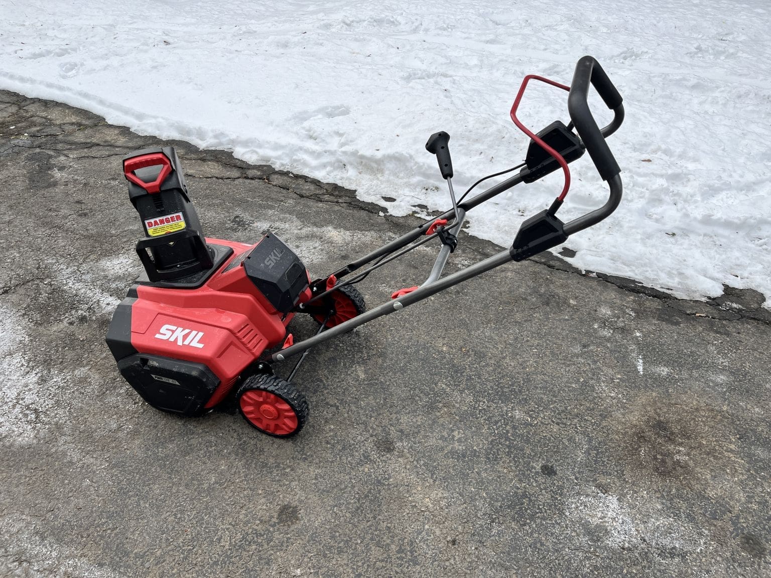 4 Excellent Snow Blowers + Throwers that Clear Away the Snow
