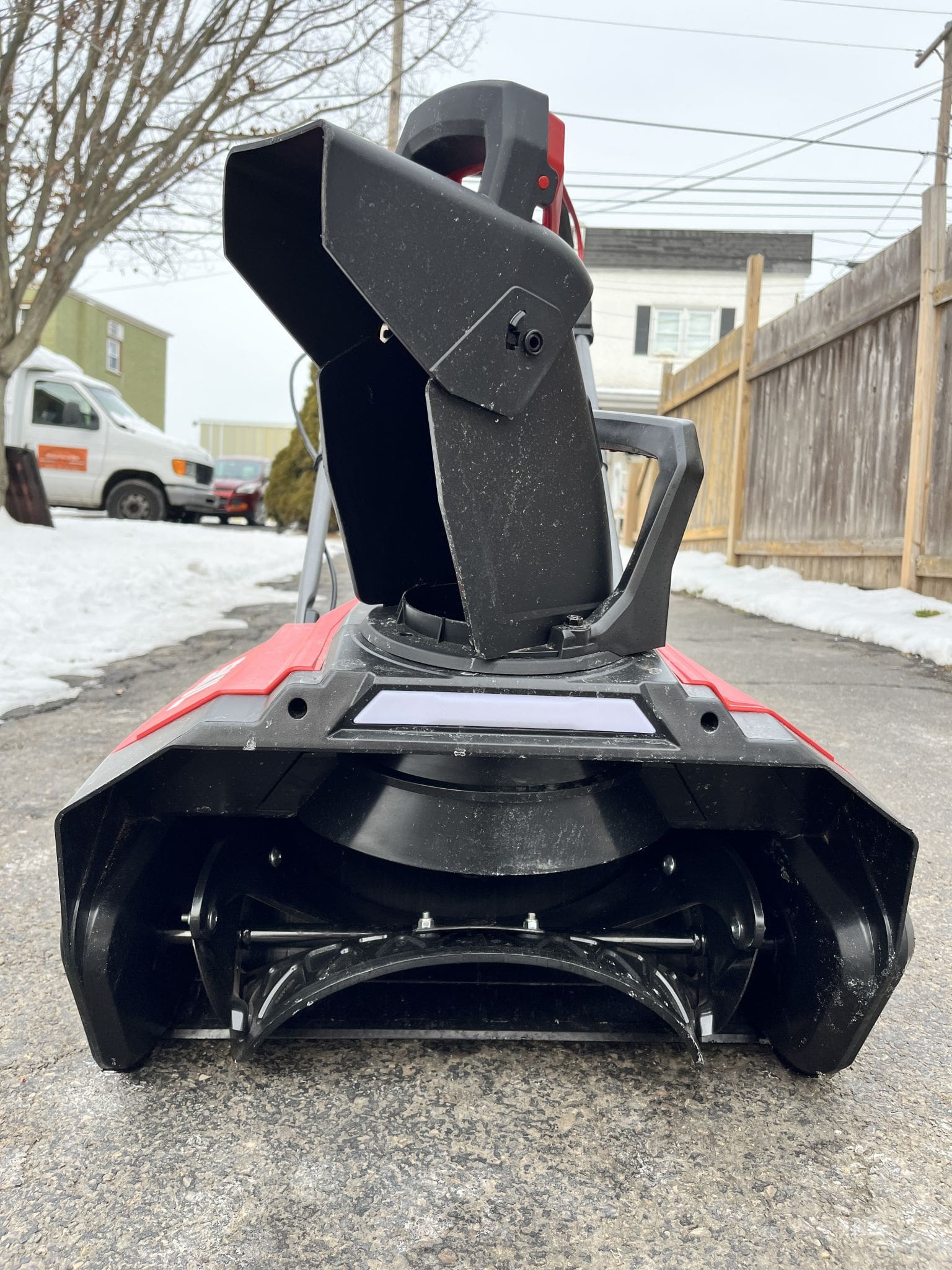 4 Excellent Snow Blowers + Throwers that Clear Away the Snow