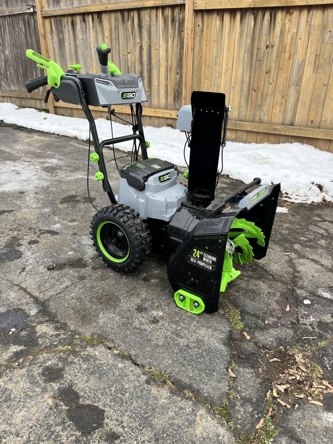 4 Excellent Snow Blowers + Throwers that Clear Away the Snow