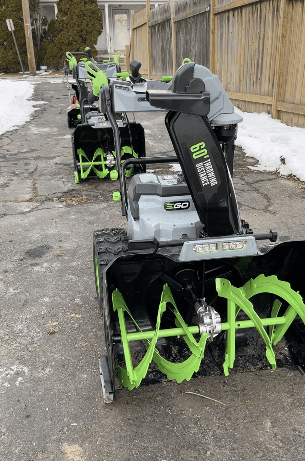 4 Excellent Snow Blowers + Throwers that Clear Away the Snow